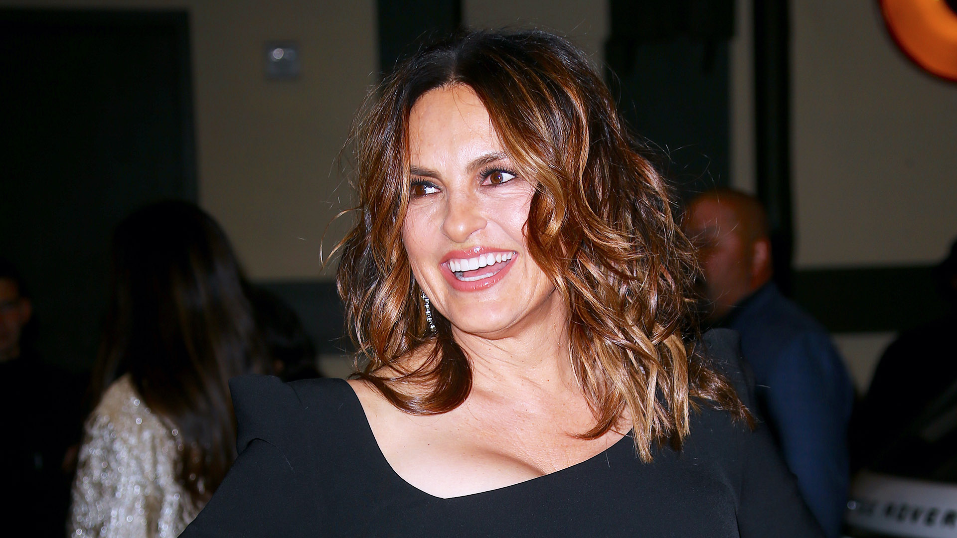 Mariska Hargitay Shows Off Impressive Vocals in Behind-the-Scenes SVU Video