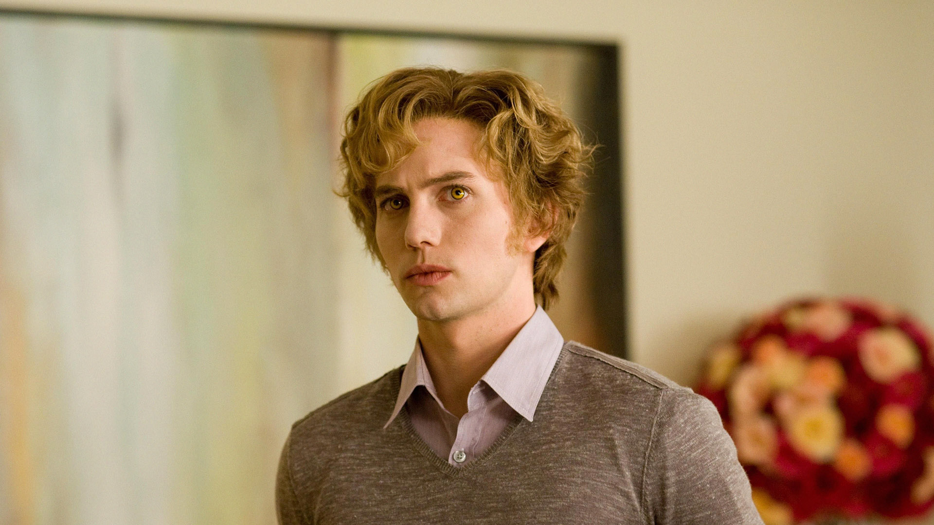 Twilight's Jasper Breaks the Internet: You Won't Recognize Him 15 Years ...