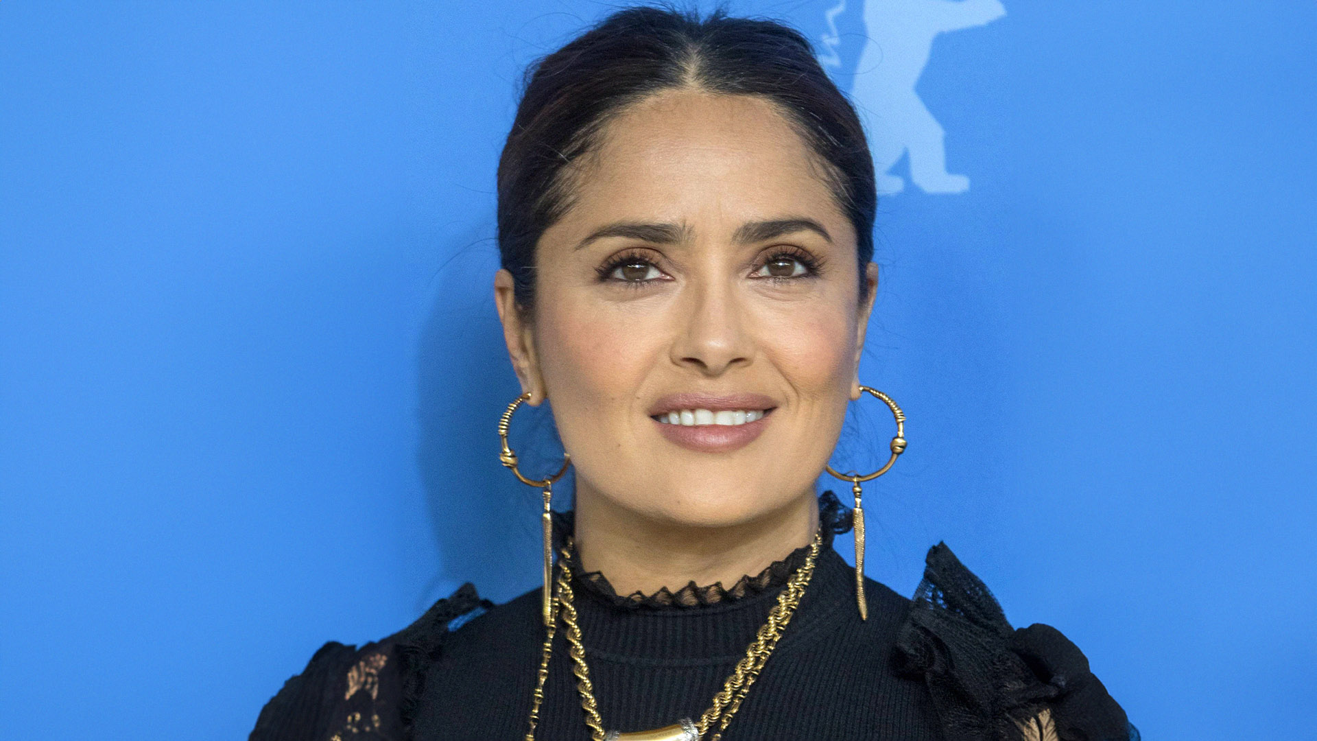 Salma Hayek Reveals Her Natural Hair, Sends Fans Into a Frenzy